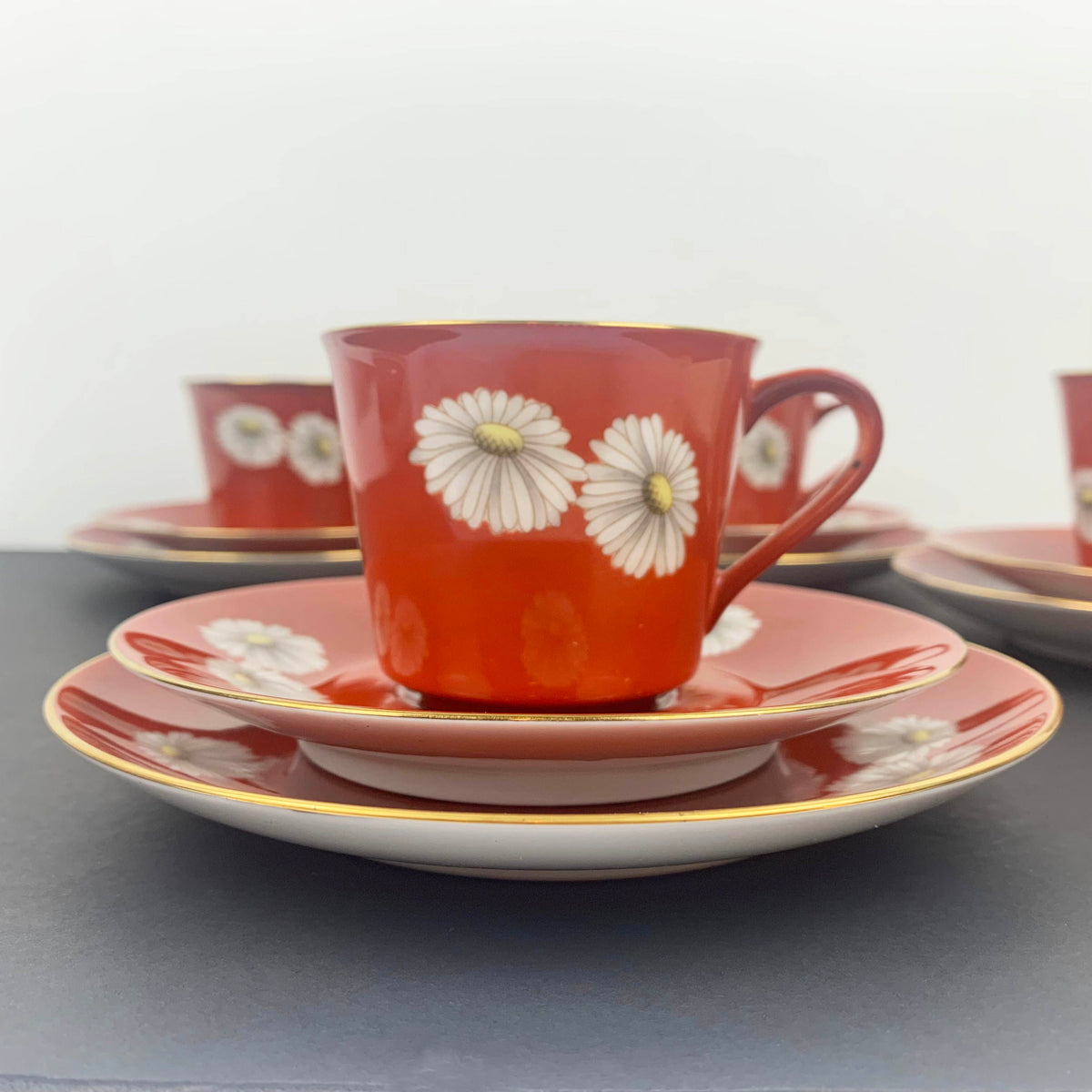Noritake 1950's red tea cup trios with white daisy pattern - Set of 4 ...